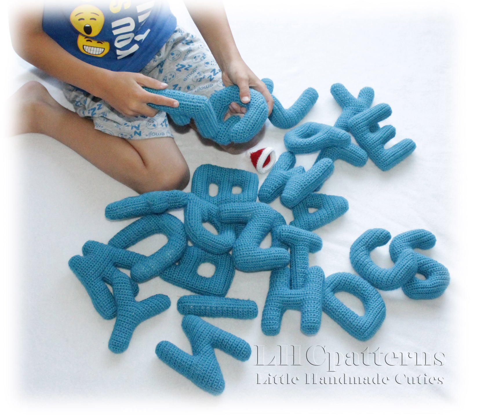 CROCHET PATTERN: 26 English Capital Letters + BONUS: Little Christmas ...